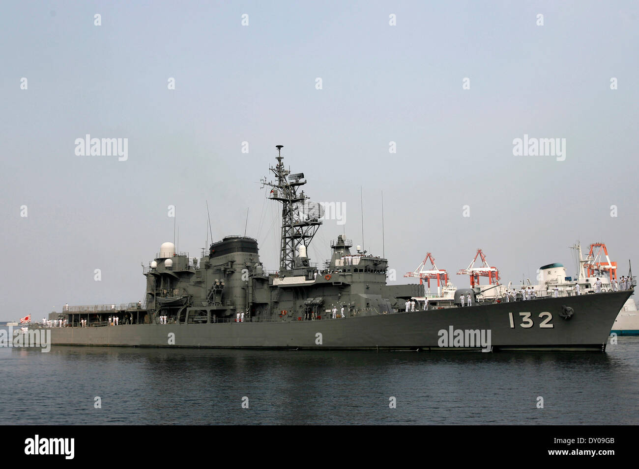 Manila, Philippines. 2nd Apr, 2014. Japanese warship JS Asayuki (DD 132) docks in Manila, the ...