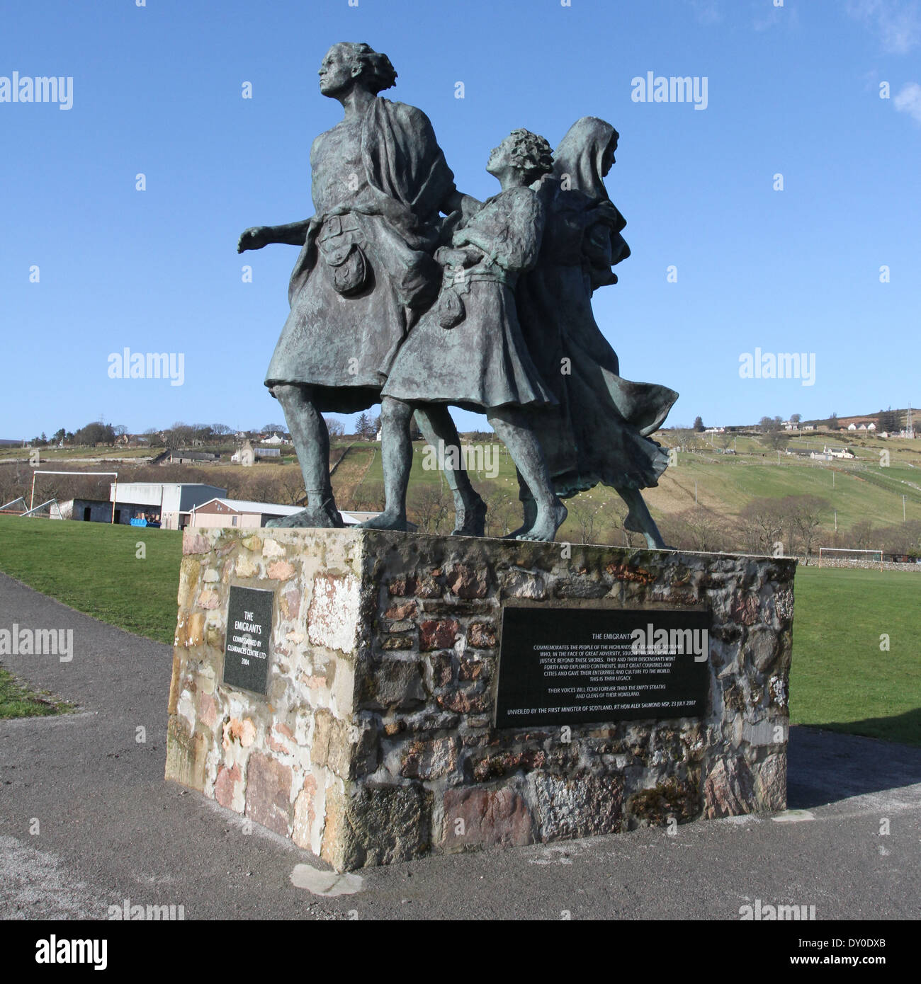 The emigrants statue, helmsdale hi-res stock photography and images - Alamy