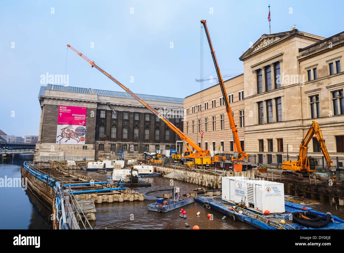 Neues museum berlin exterior hi-res stock photography and images - Alamy