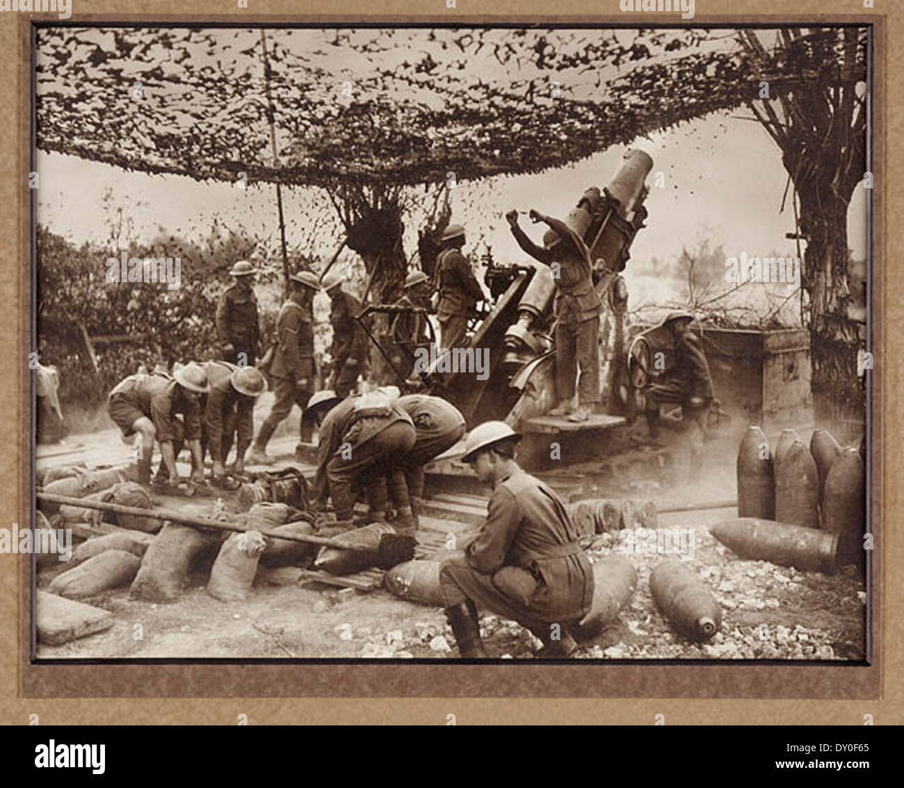 Siege howitzer hi-res stock photography and images - Alamy