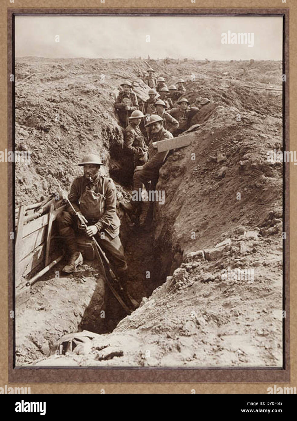 Soldier frontline trench wwi hi-res stock photography and images - Alamy