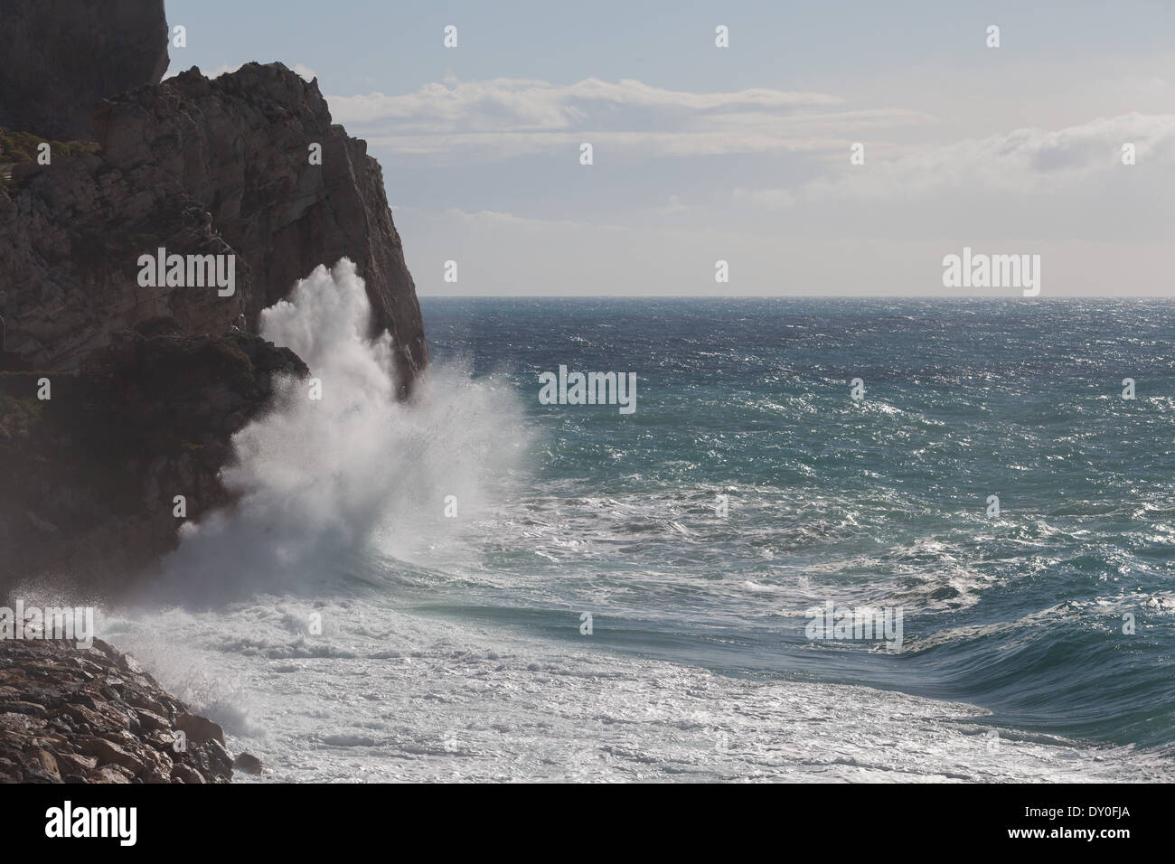 Crashing coastal wave hi-res stock photography and images - Alamy