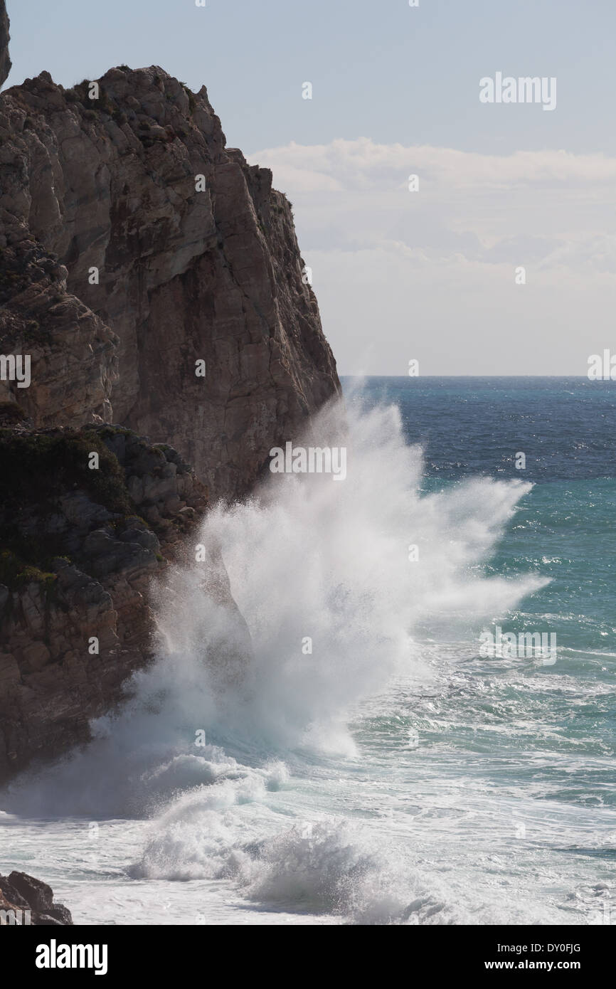 Crashing coastal wave hi-res stock photography and images - Alamy