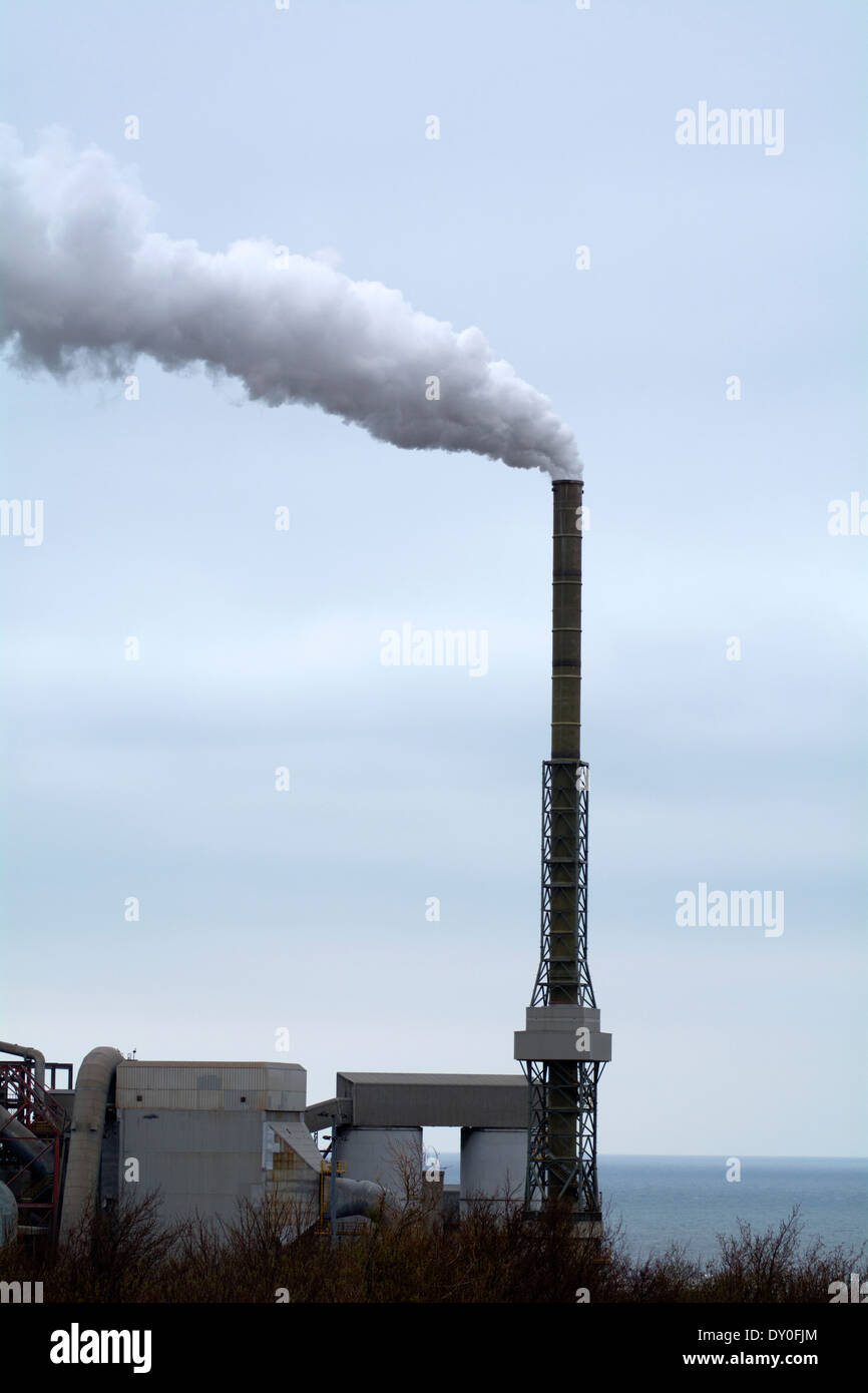 Chimney stack with plume at cement works by the coast Stock Photo - Alamy