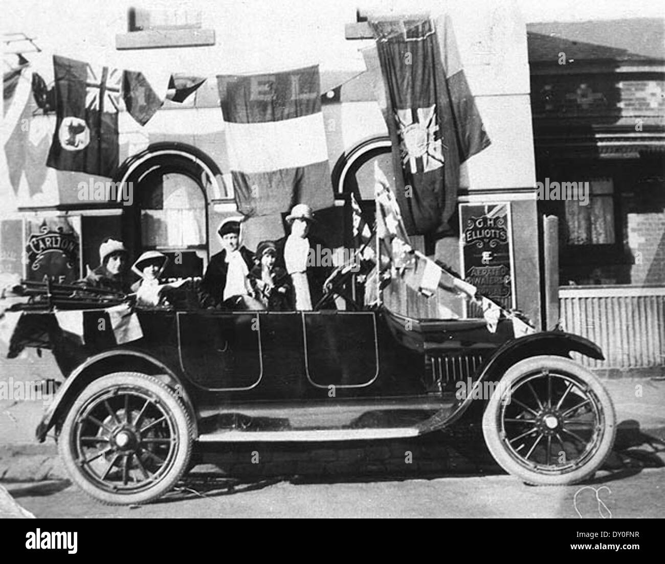 This photo from 1919 captures Mrs. Rose Splatt and her family in ...