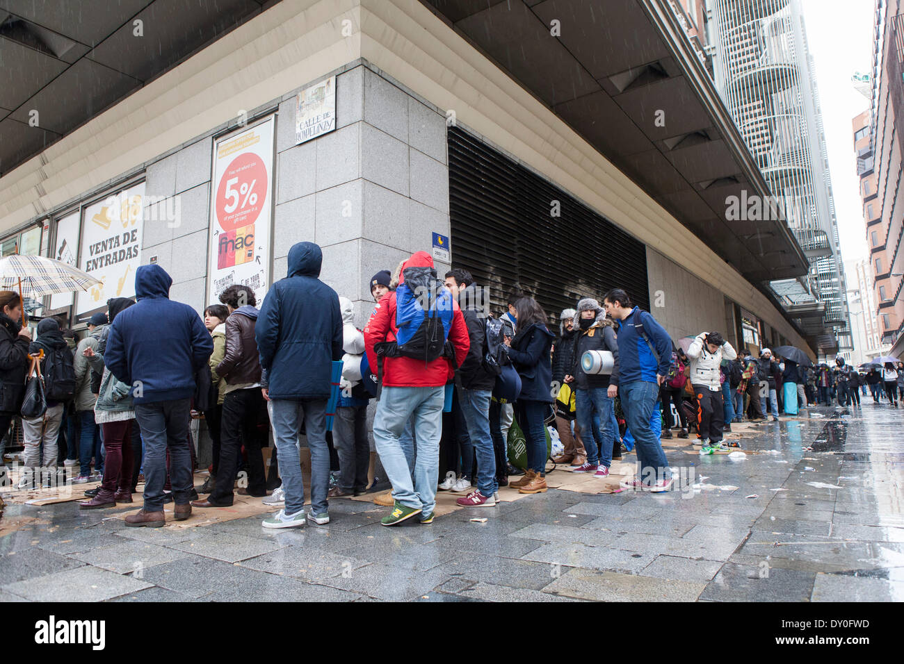 Queue concert hi-res stock photography and images - Alamy