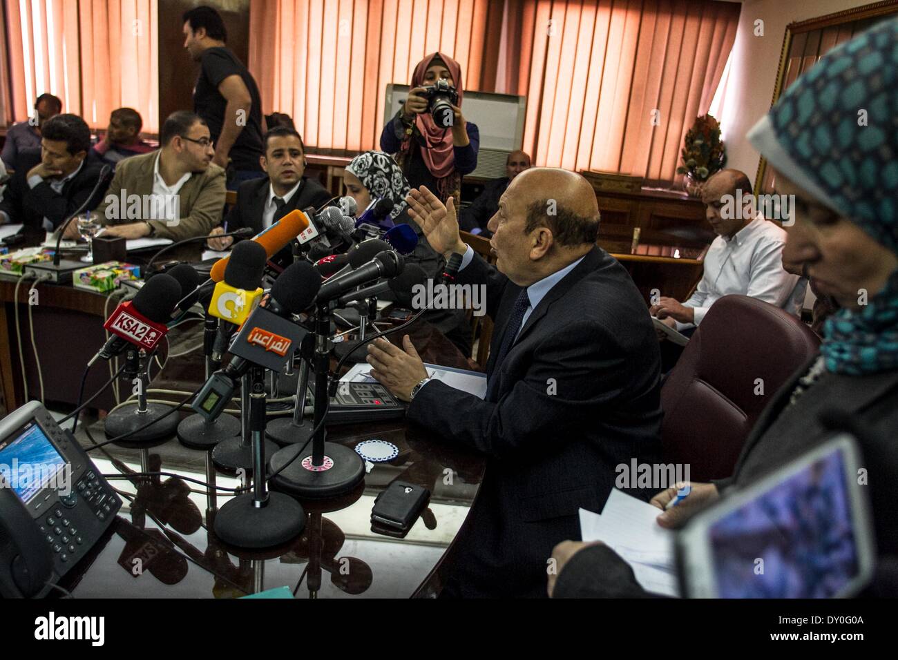 Review cairo hi-res stock photography and images - Alamy