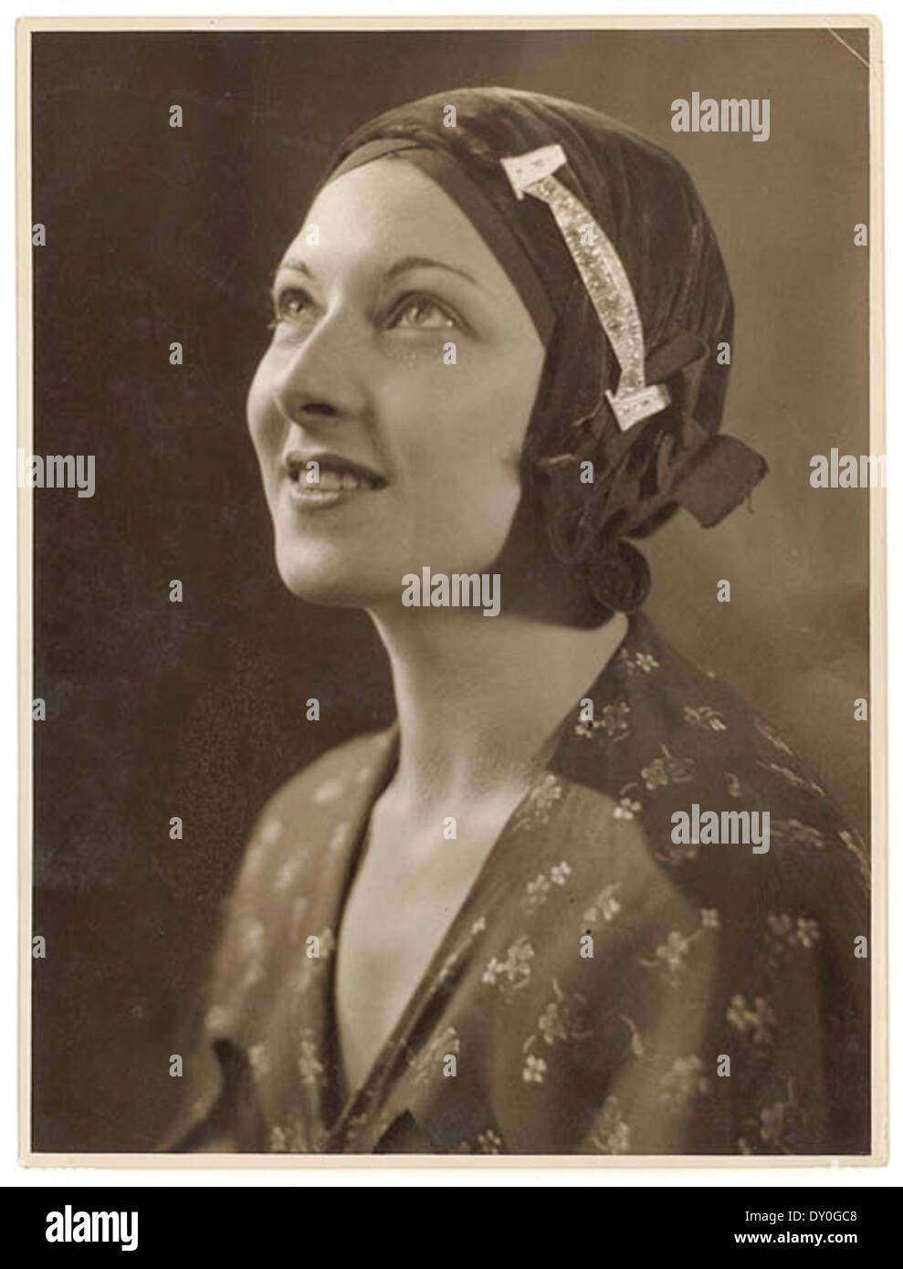 This 1930s photograph by Sam Hood showcases a woman wearing a Sydney ...
