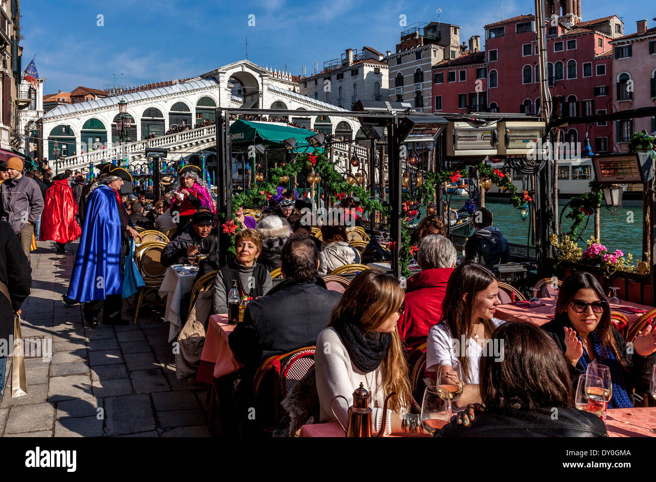Italian waiters italy restaurant hi-res stock photography and images ...