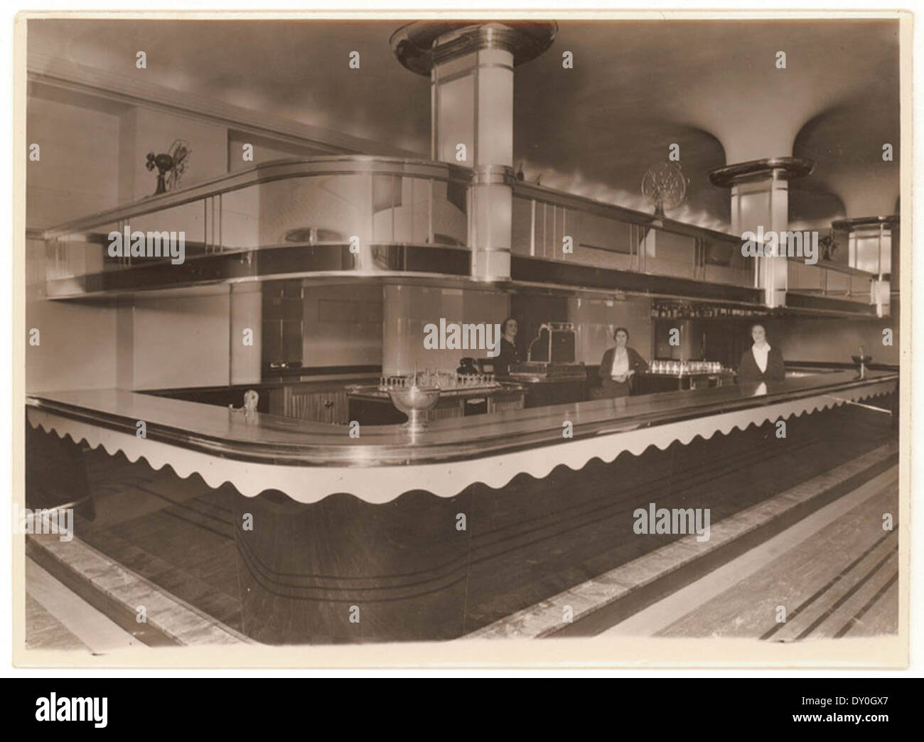 1930s bar hi-res stock photography and images - Alamy