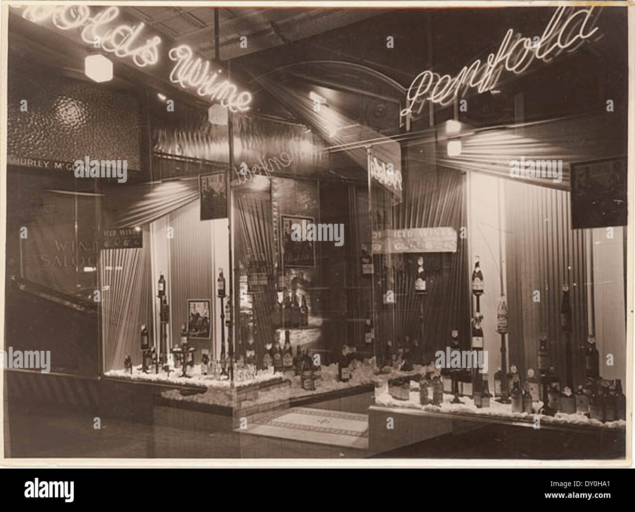 1930s shop window hi-res stock photography and images - Alamy