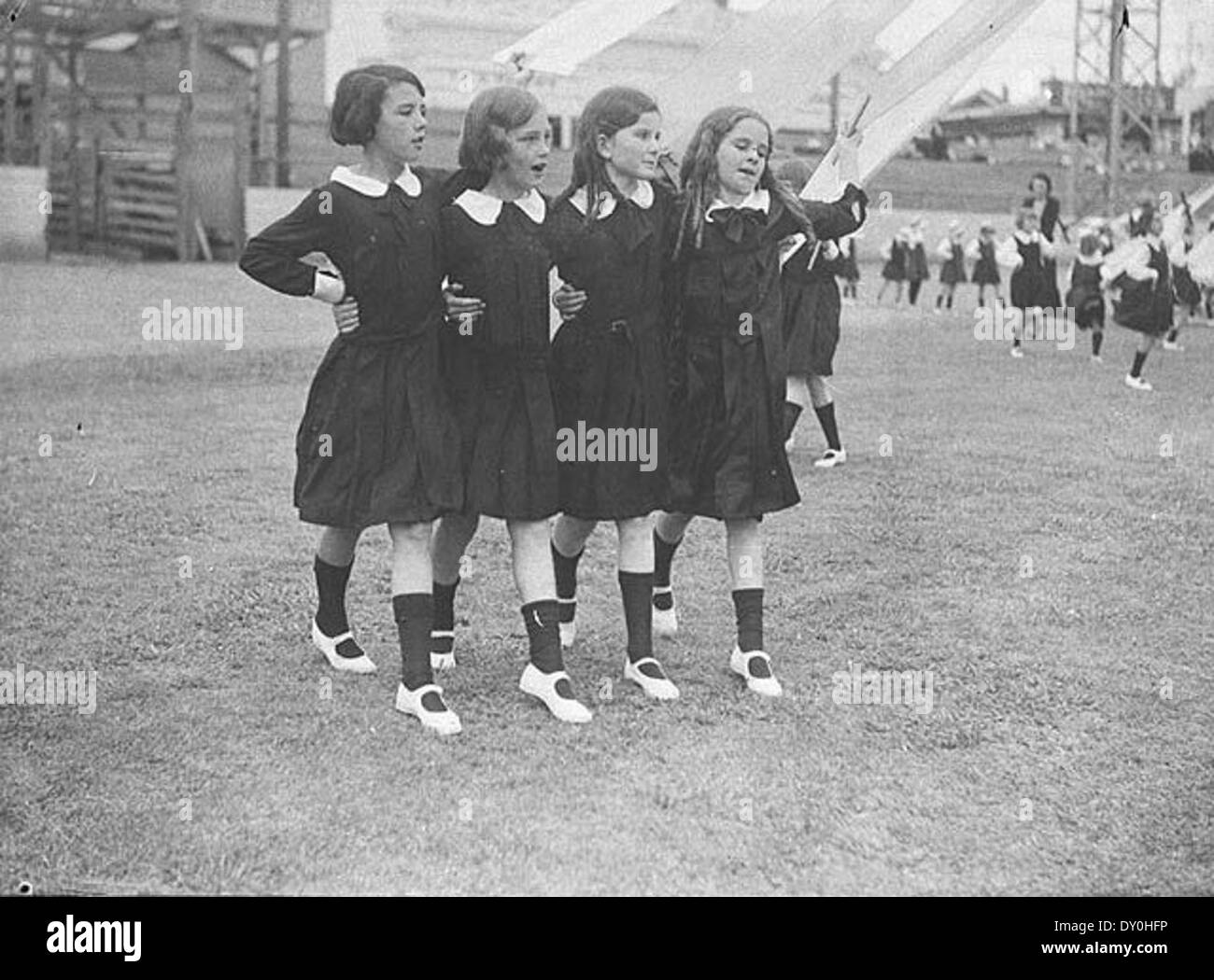 Schoolgirls 1930s hi-res stock photography and images - Alamy
