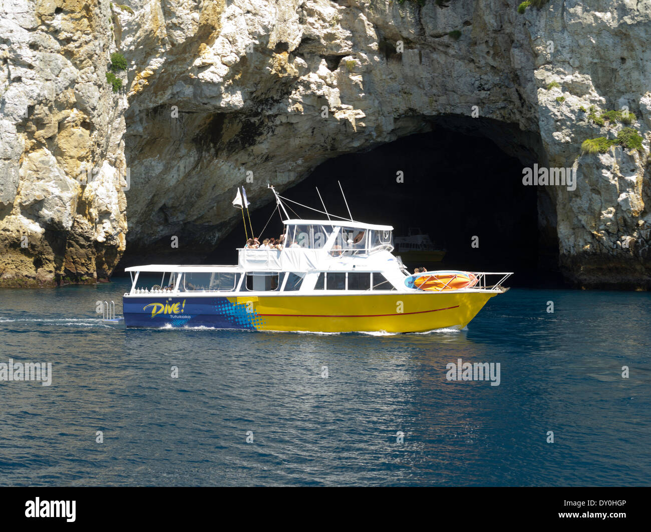 Rikoriko Cave Is The Largest Sea Cave In The World Poor Knights rikoriko-cave-is-the-largest-sea-cave-in-the-world-poor-knights