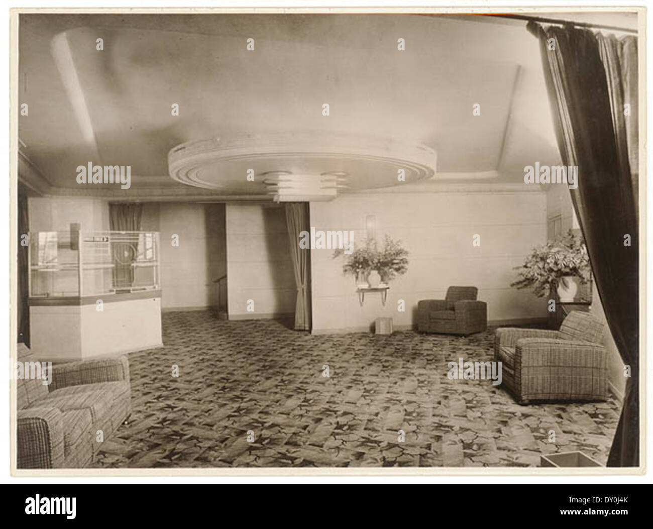 This 1938 photograph by Sam Hood shows the Kings at Lindfield, New ...