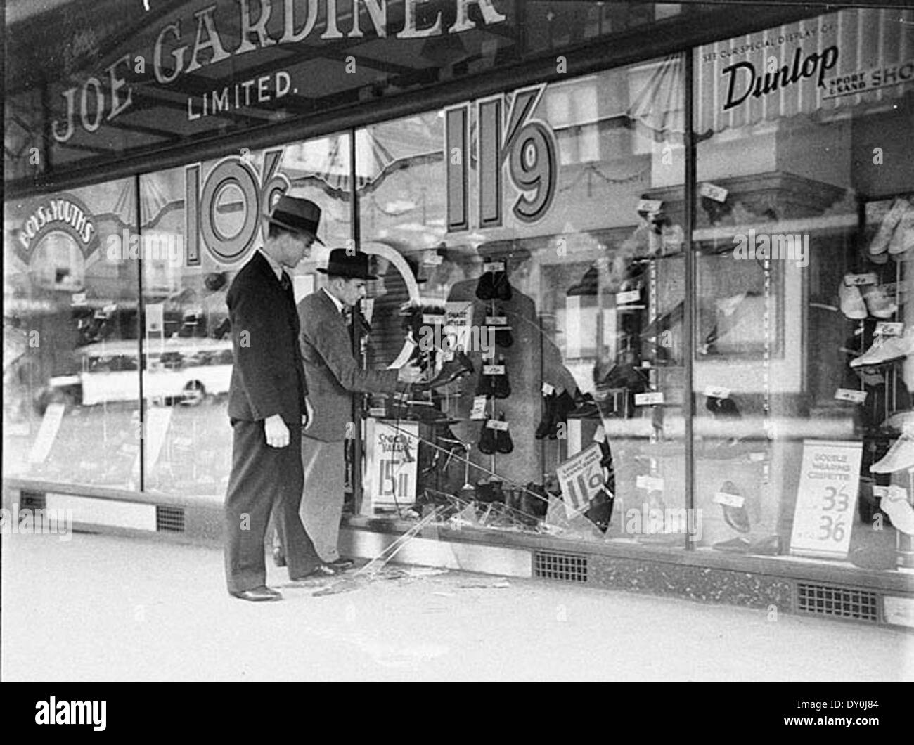 1930s shop window hi-res stock photography and images - Alamy