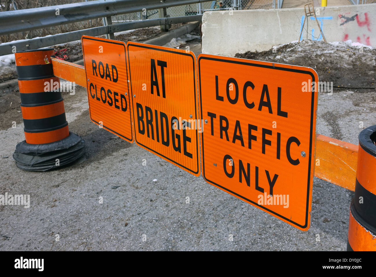 Road Closed signs at the entrance to a closed bridge Stock Photo - Alamy