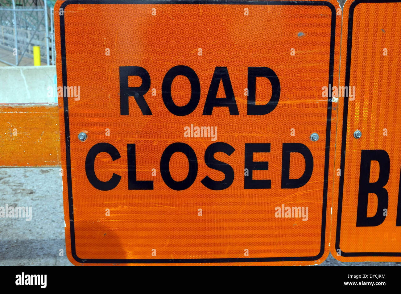 Road Closed signs at the entrance to a closed bridge Stock Photo - Alamy