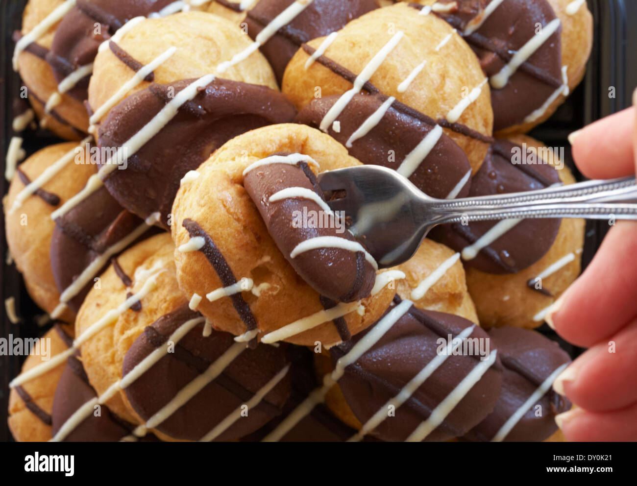 Profiteroles tower hi-res stock photography and images - Alamy