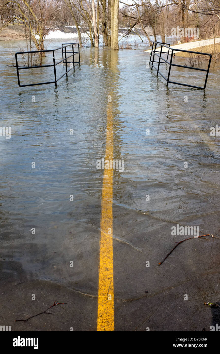 Flooded pathway hi-res stock photography and images - Alamy