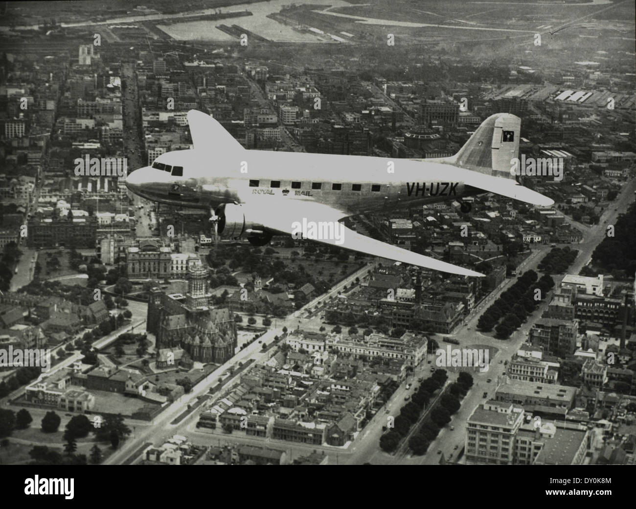 ANA DC-3 "Kurana" VH-UZK over Melbourne, c. 1940s, by unknown photographer Stock Photo - Alamy