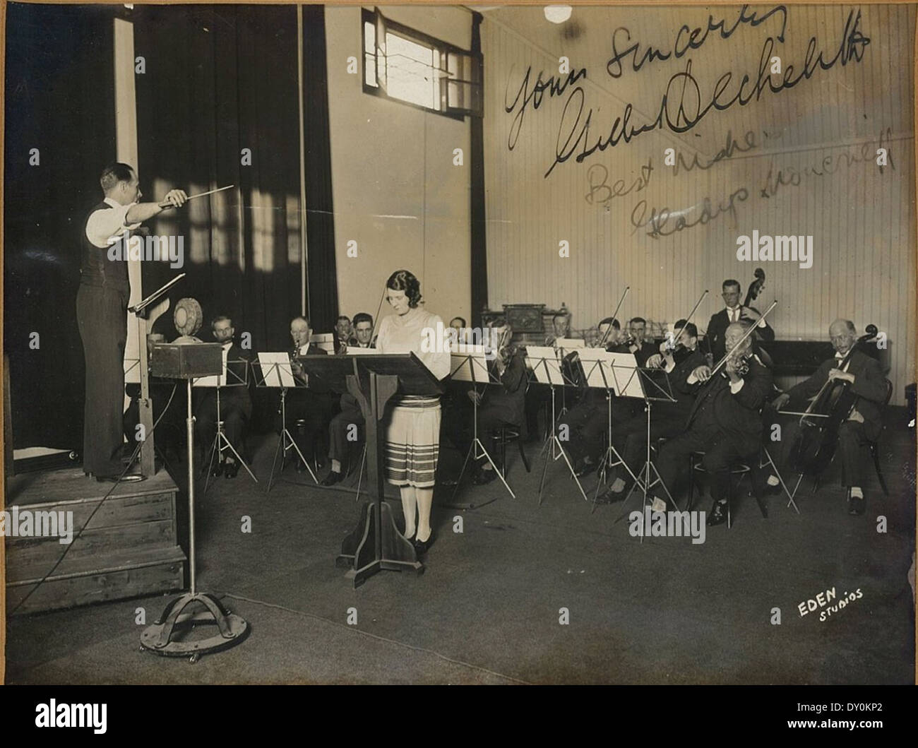 Moncrieff singer hi-res stock photography and images - Alamy