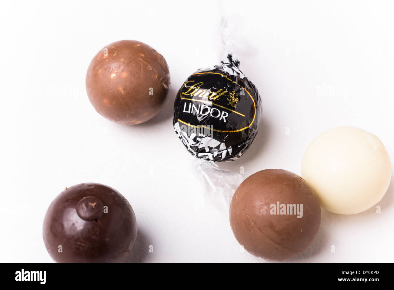 Lindt Lindor Assorted Chocolate Truffles Stock Photo - Alamy