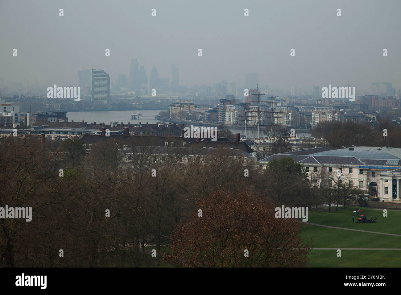 Pollution london park hi-res stock photography and images - Alamy