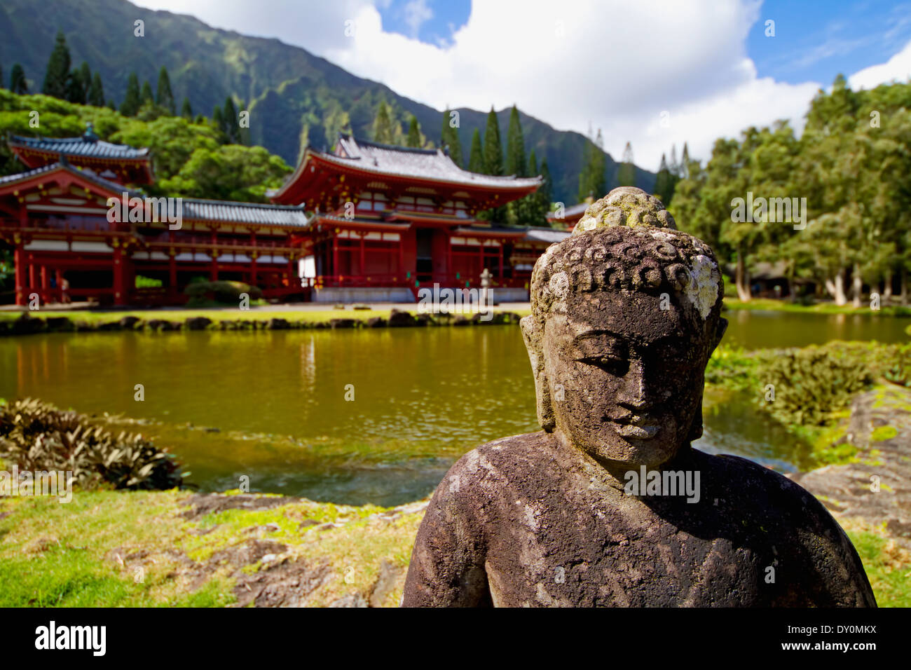 Ahuimanu Balley, Byodo-In Temple located in the Valley of the Temples ...