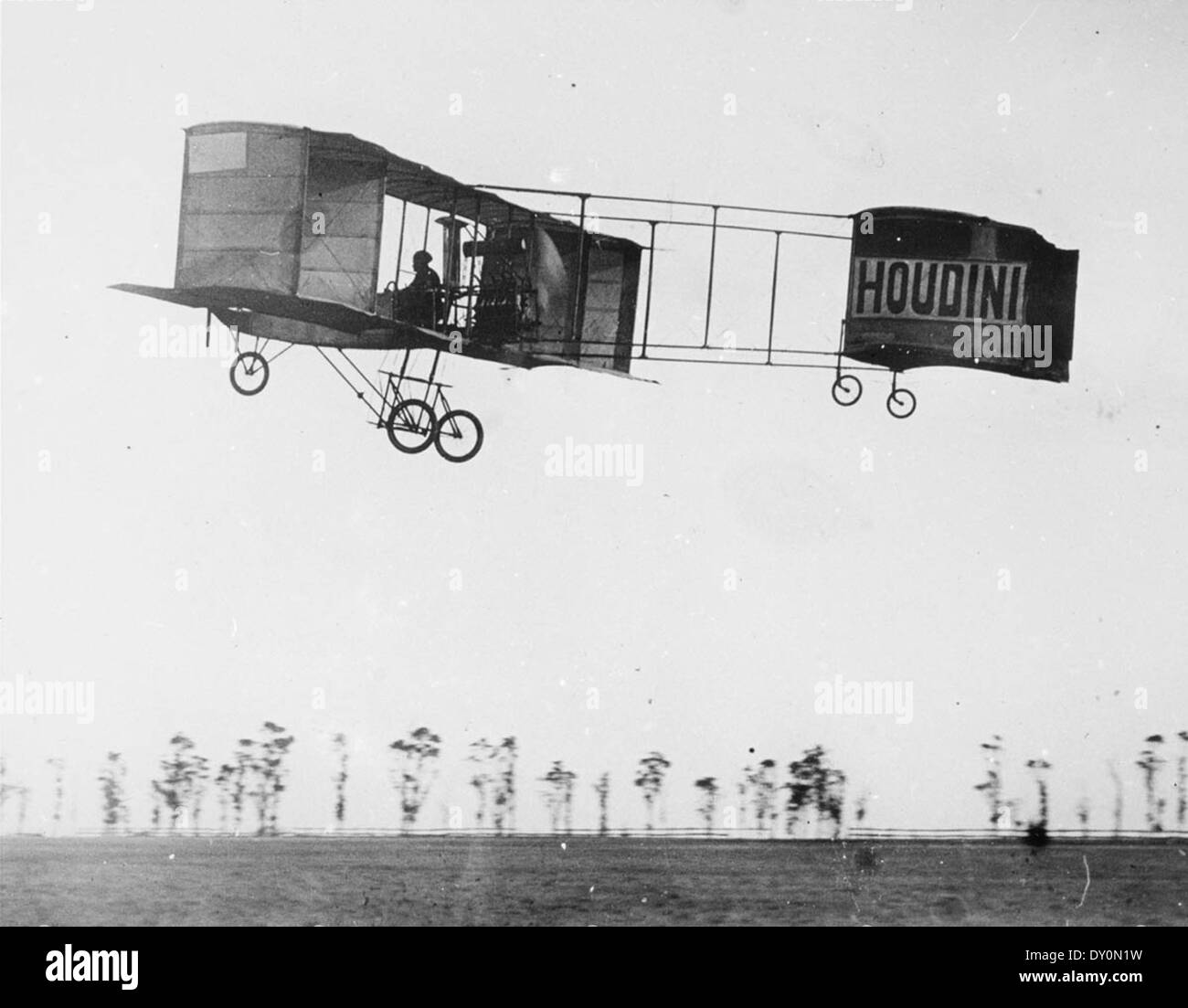 Harry houdini hi-res stock photography and images - Alamy