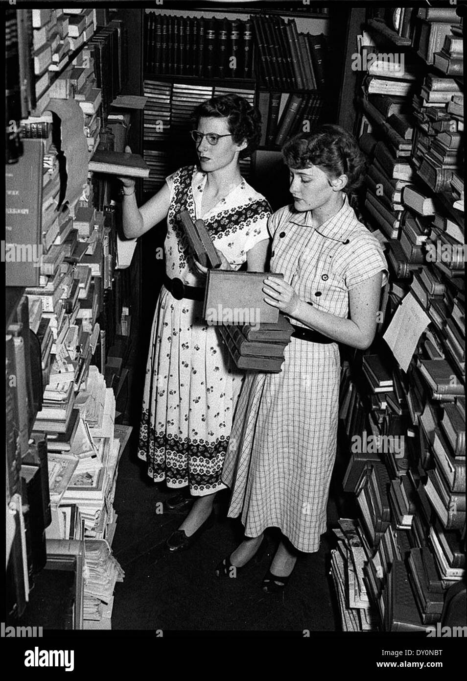 1950s Libraries High Resolution Stock Photography and Images - Alamy