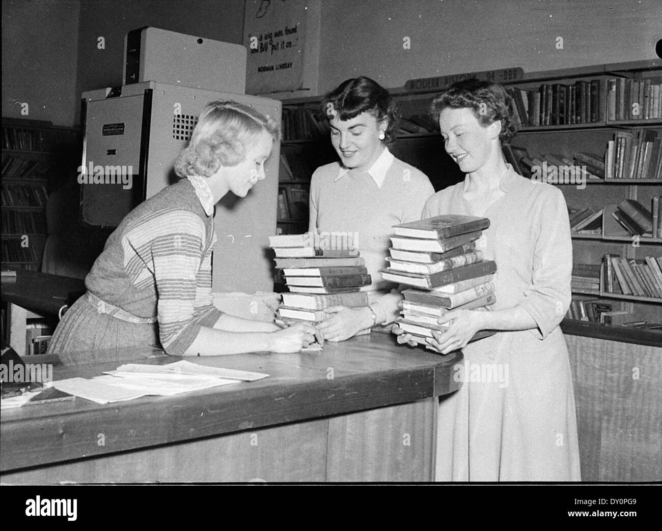 1950s libraries hi-res stock photography and images - Alamy