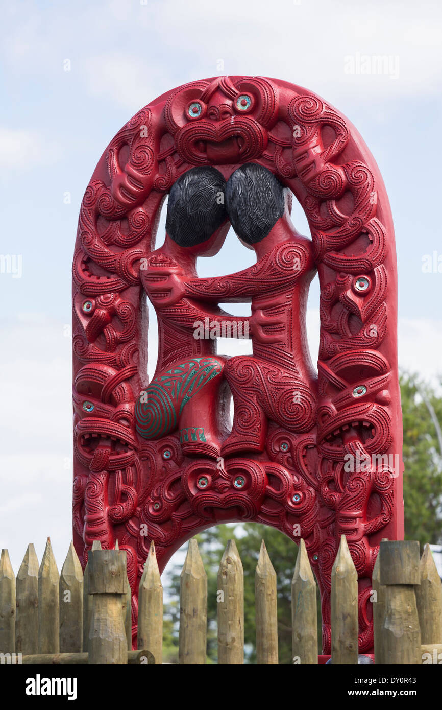 Maori statue hi-res stock photography and images - Alamy
