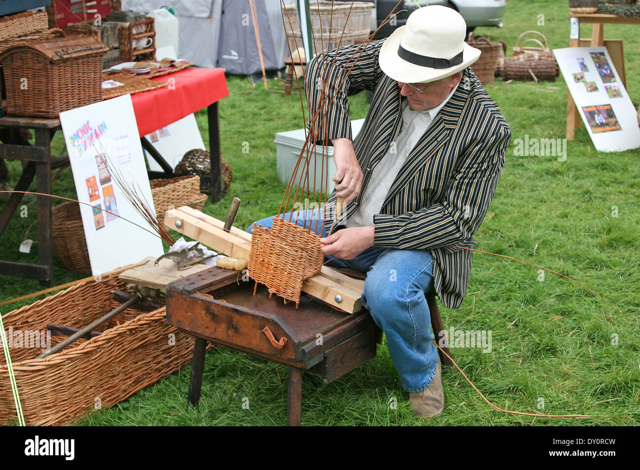 Willow Fence /Fencing Demonstration, Chatsworth Country Fair Chatsworth ...