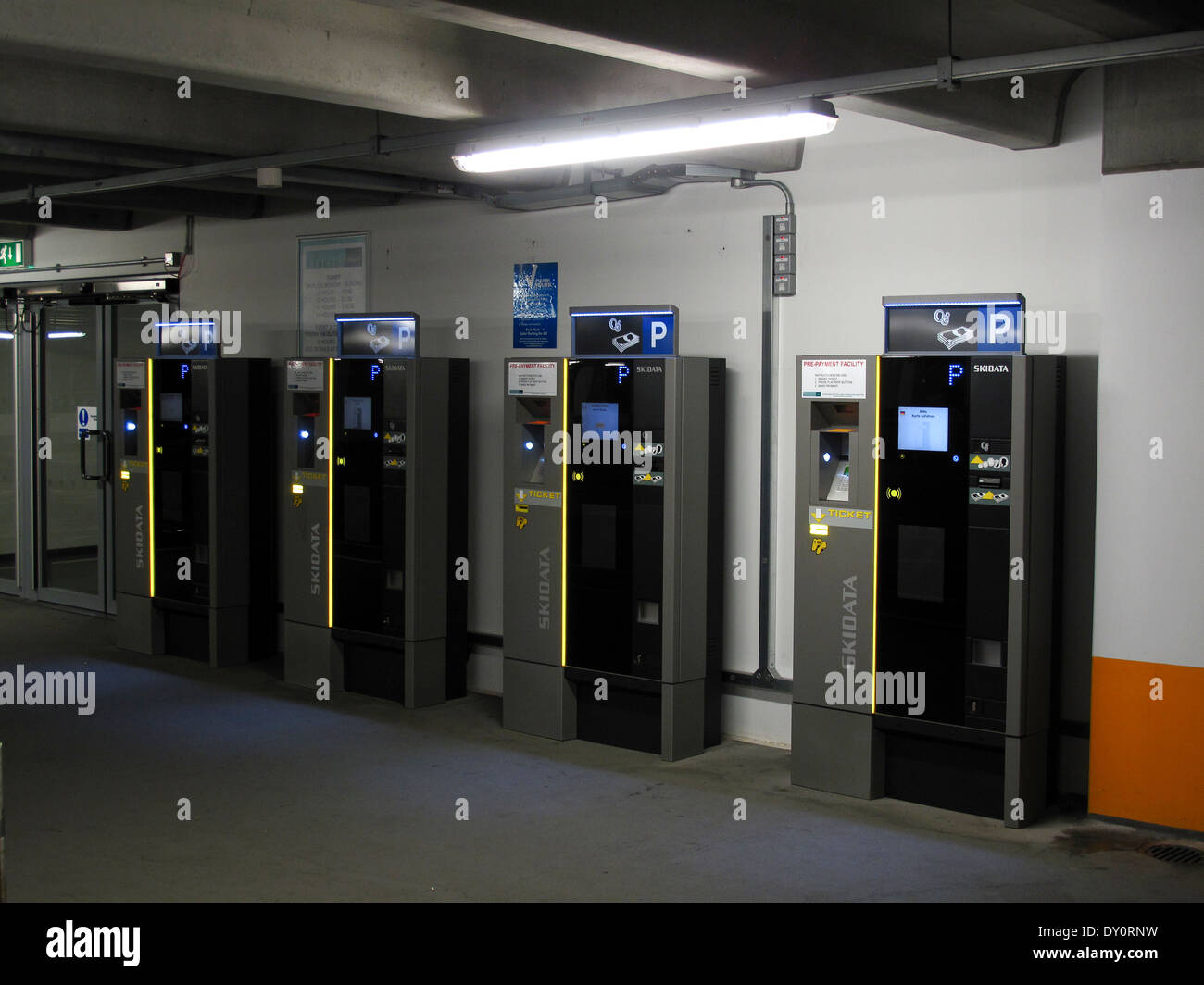 Tickets machines hi-res stock photography and images - Alamy