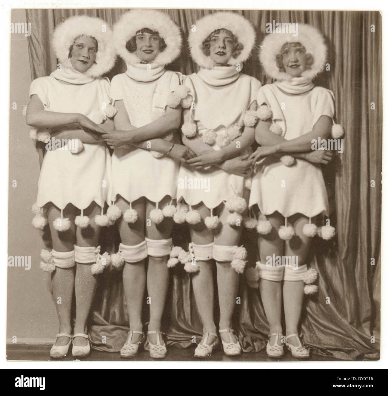 Chorus girls 1920s hi-res stock photography and images - Alamy
