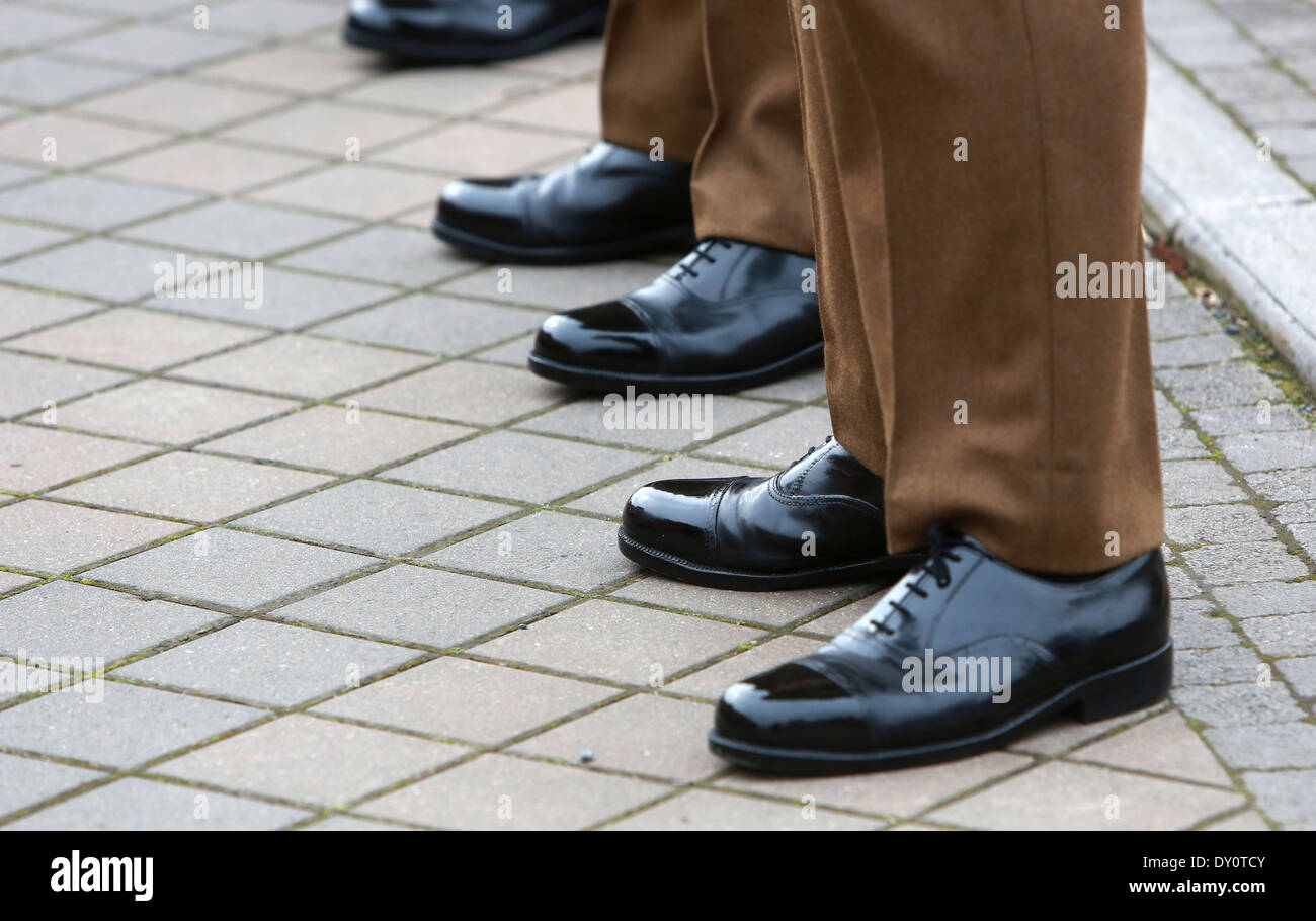 Soldiers from the British Army's 2 Mercian Regiment awaits the arrival ...