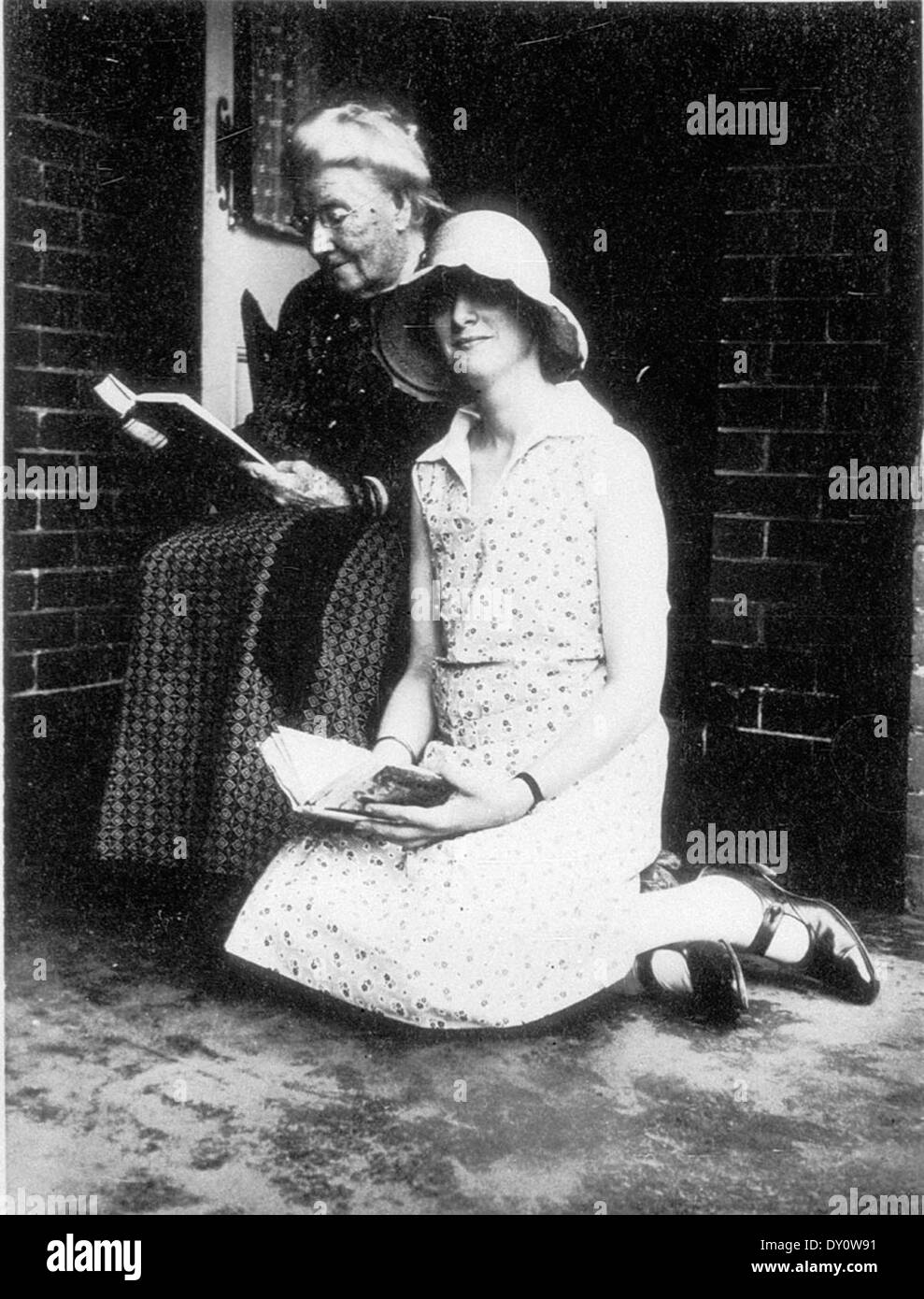 A photograph by Ella Hammond from the 1920s showing women reading on ...