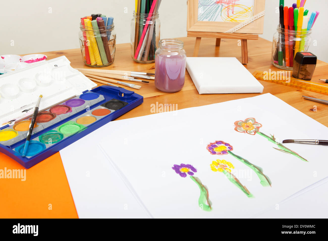 Drawing craft hi-res stock photography and images - Alamy