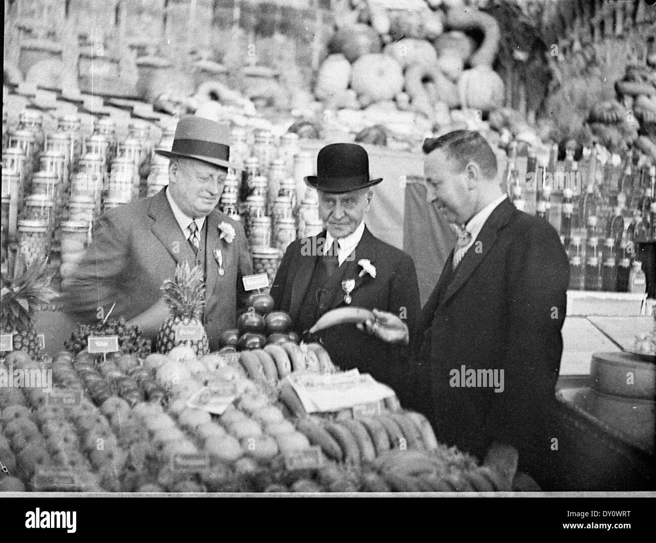 This 1935 photograph by Sam Hood captures the Royal Easter Show in ...
