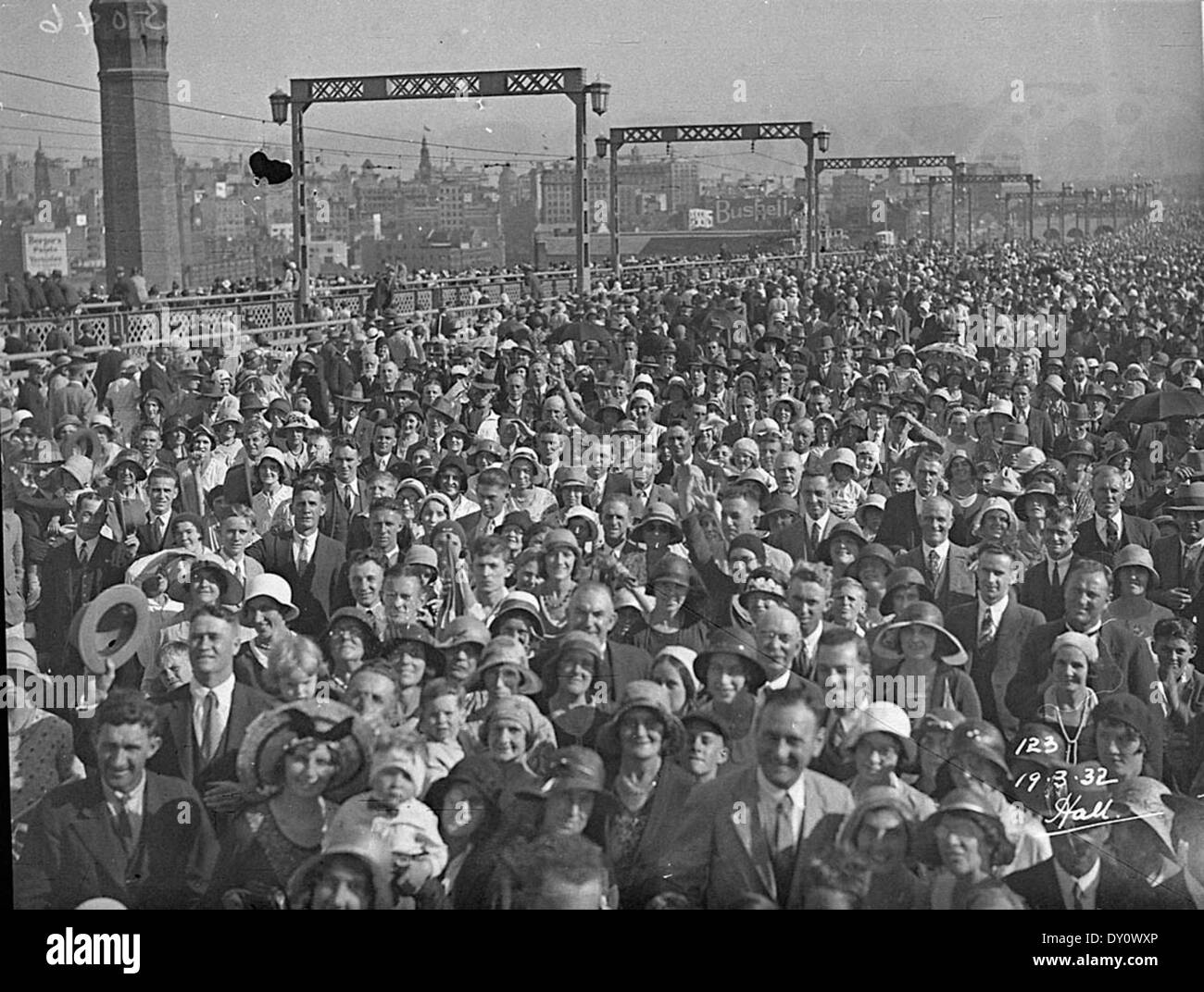 Bridge celebrations hi-res stock photography and images - Alamy