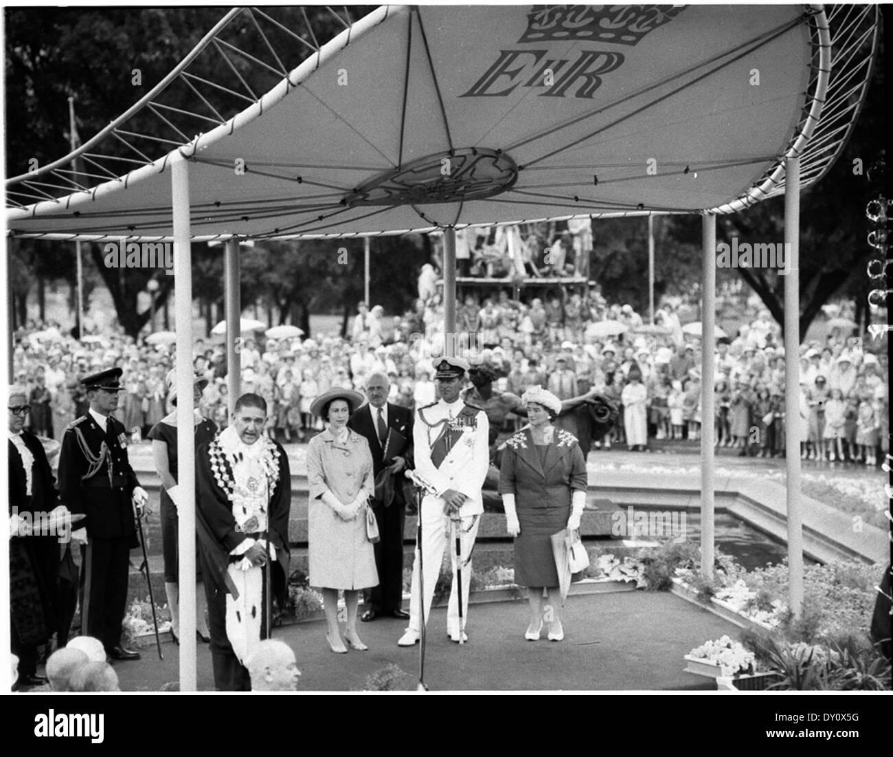 Queen elizabeth ii 1963 hi-res stock photography and images - Alamy