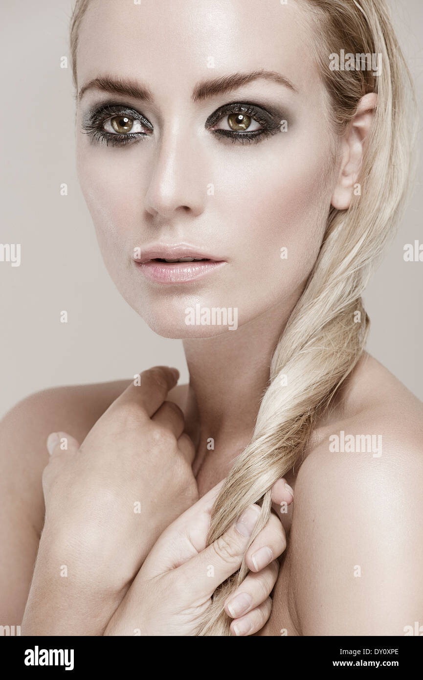 Pale face headshot hi-res stock photography and images - Alamy