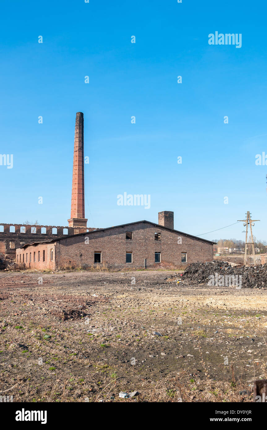 Ruin brick factory hi-res stock photography and images - Alamy