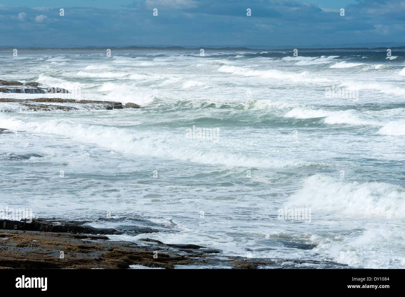 Tidal white foam hi-res stock photography and images - Alamy