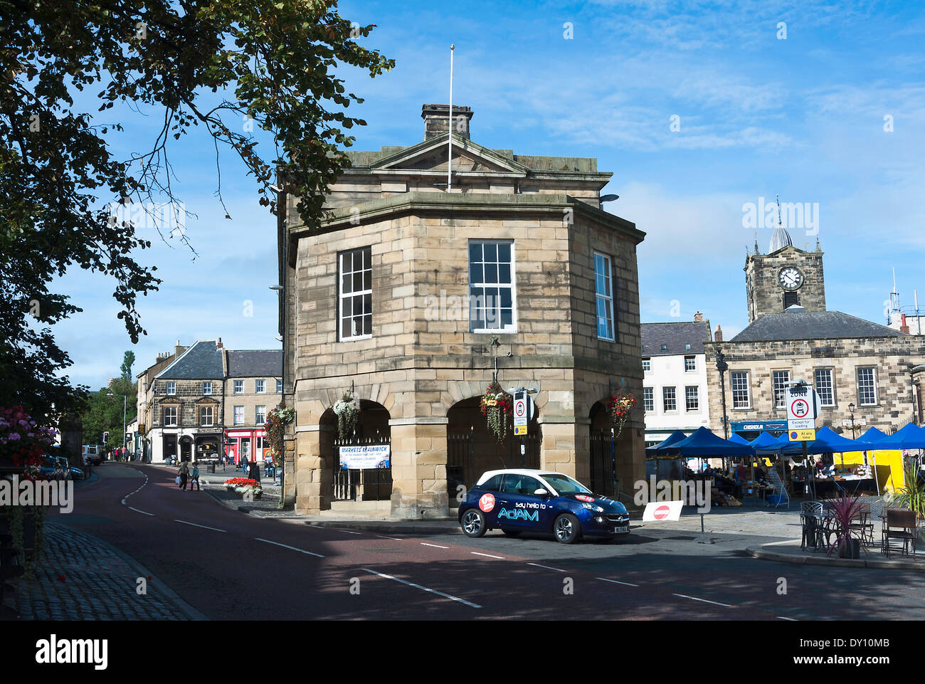 Market street alnwick hi-res stock photography and images - Alamy