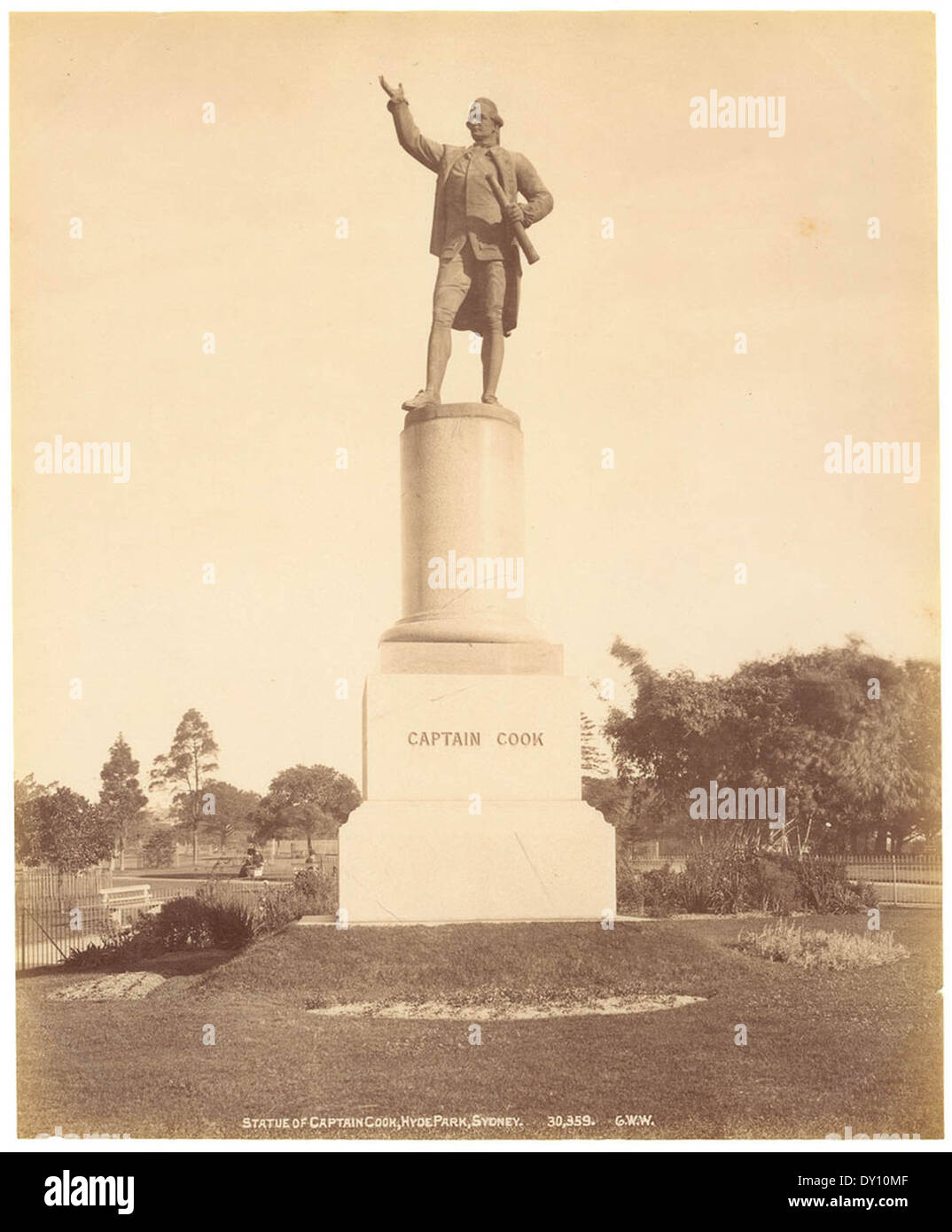 Captain cook statue woolner hi-res stock photography and images - Alamy