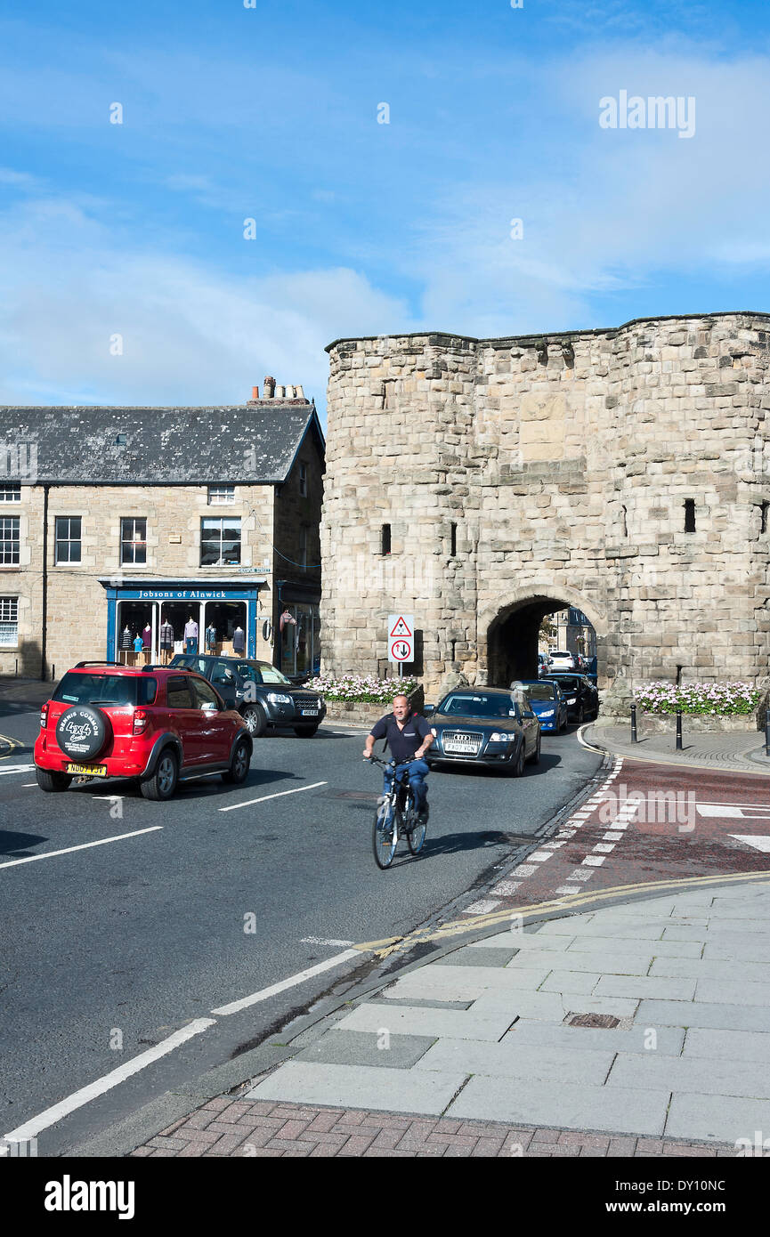 Bondgate Arched Tower Forming Part of the Old Town Walls of Alnwick ...