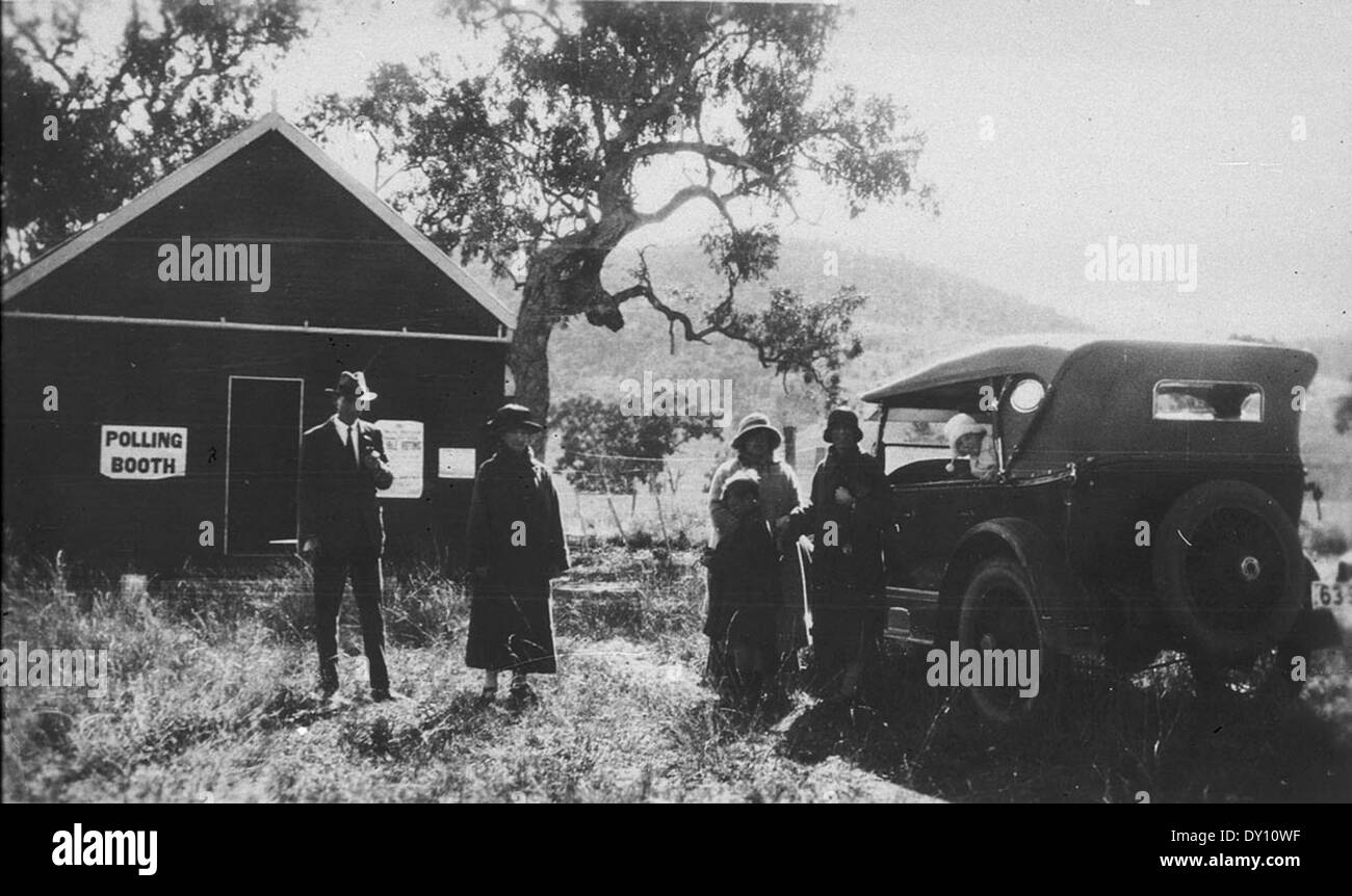 Tenterfield 1924 buick on right tenterfield area hi-res stock ...