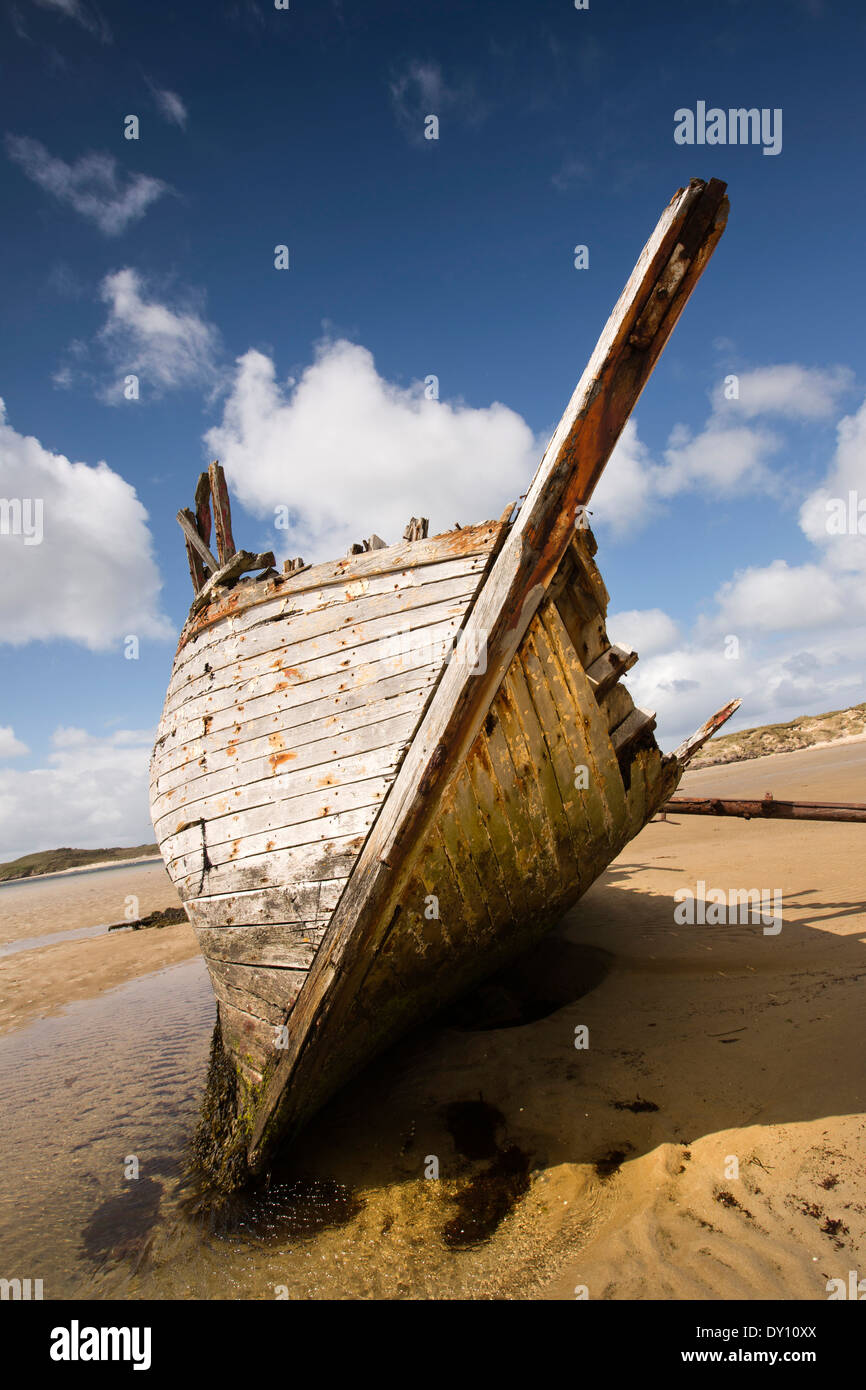 Ireland, Co Donegal, Gweedore, Bunbeg, Bad Eddies boat wreck on ...