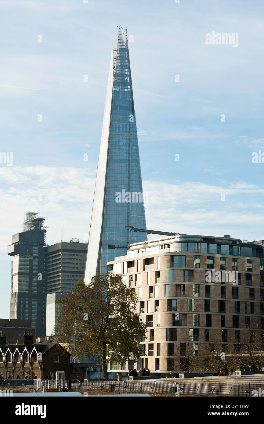 Skyscraper building hi-res stock photography and images - Alamy